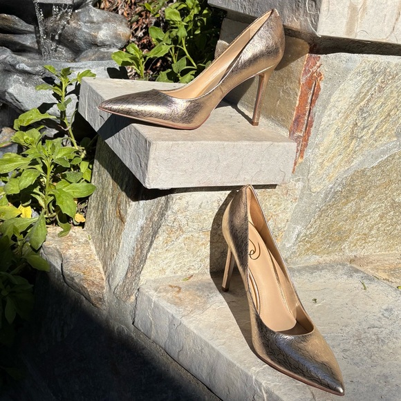 Sam Edelman | Shoes | Sam Edelman Hazel Gold Crackle Leather Pumps ...